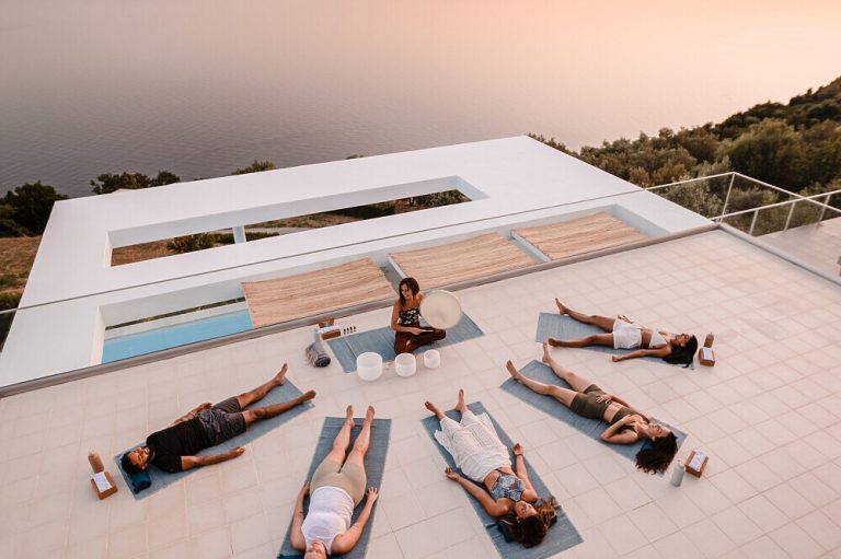 How to Create a Transformational Retreat Program (Daily Schedule Examples)